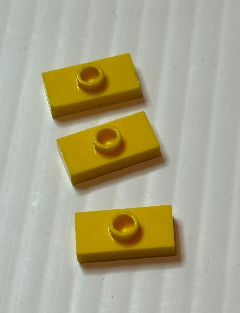 Lot x 3 Piece LEGO 15573 Plate 1x2 Special 1-Stud Groove Jumper Holder ...