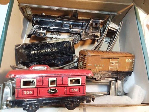 VINTAGE MARX TIN LITHO TOY TRAIN SET - Circa 1940's - New York Central ...