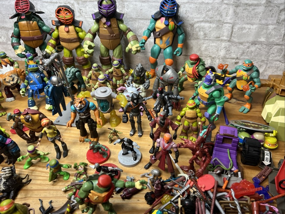 HUGE Lot Of 1988-Current TMNT Turtles Collectible Action Figures ...