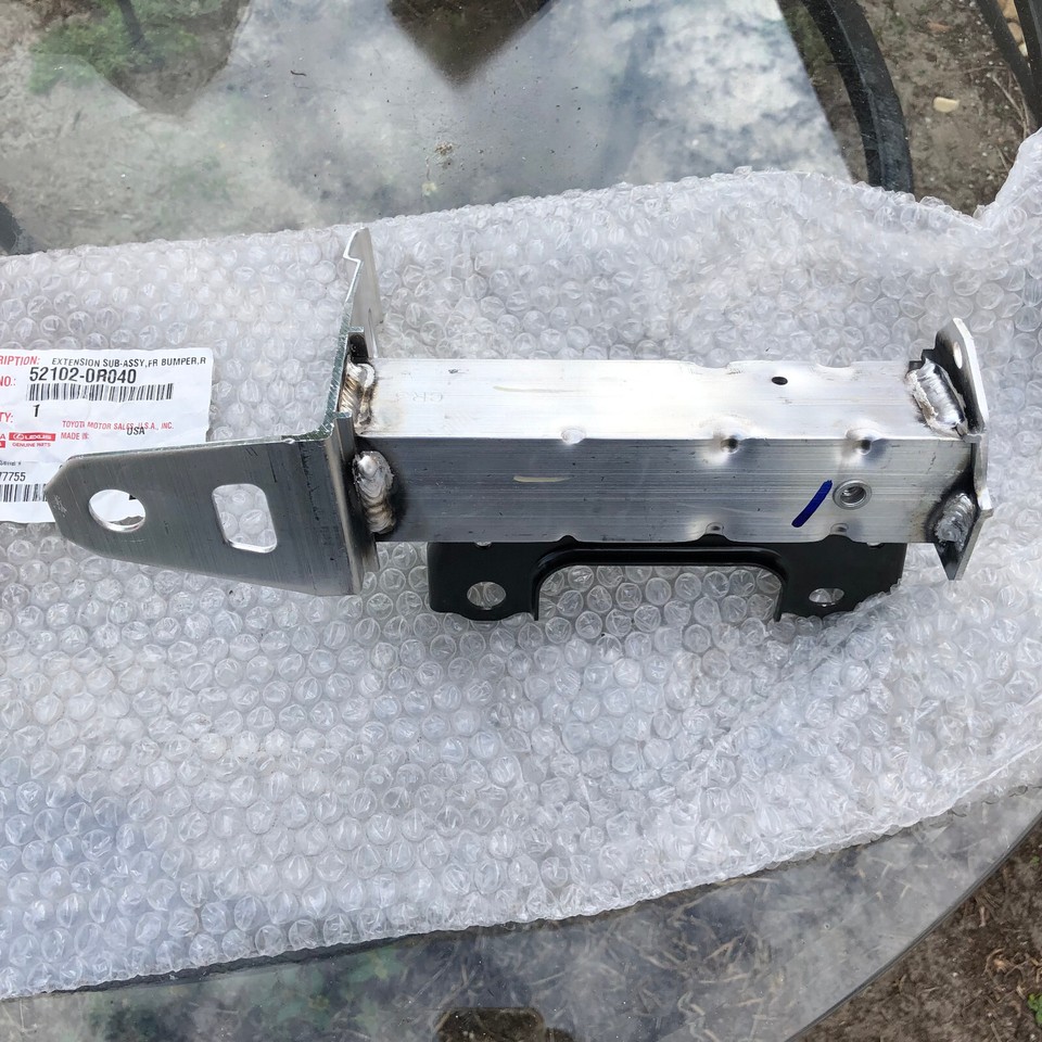 521020R040 New Bumper Face Bar Bracket Retainer Mounting Brace ...