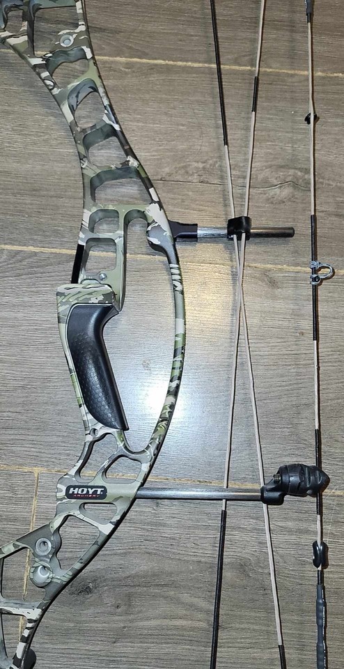 NEW HOYT ECLIPSE BOW right hand 26"-28" 50-60lbs | eBay