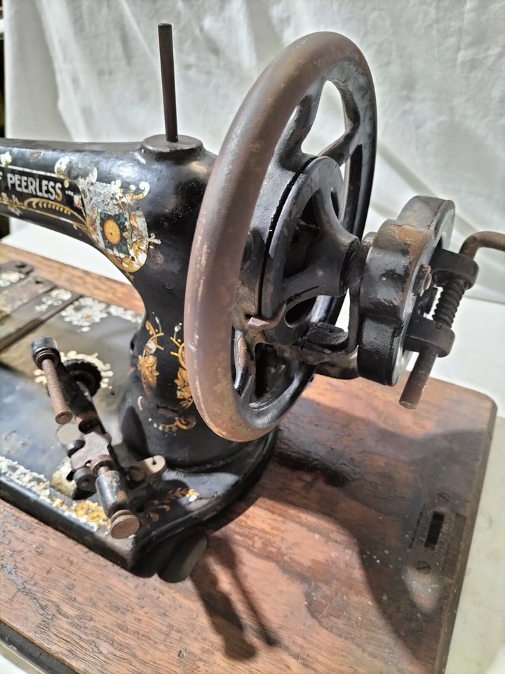 Antique c.1890 Sewing Machine Rare New White Peerless Hand Crank ...