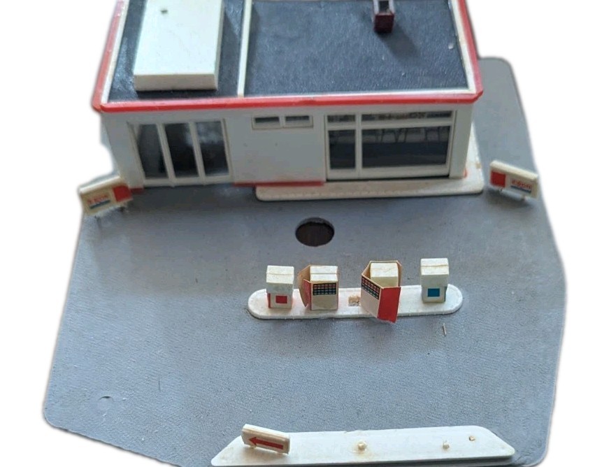 Vtg 1982 Tyco HO Scale Exxon Mobil Gas Station Built | eBay