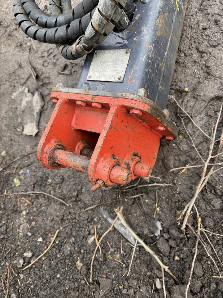 Socomec Hydraulic Breaker £800+va Mini Digger attachment Concrete ...
