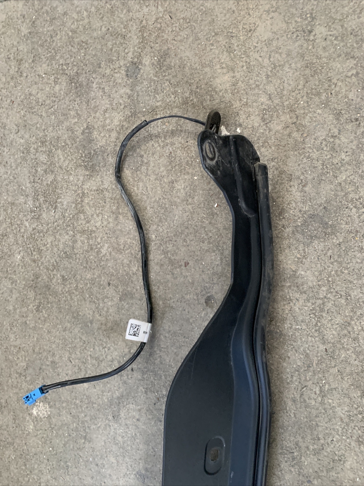MERCEDES-BENZ GLE W166 REAR END DOOR RIGHT SENSOR STRIP A1668701051 ...
