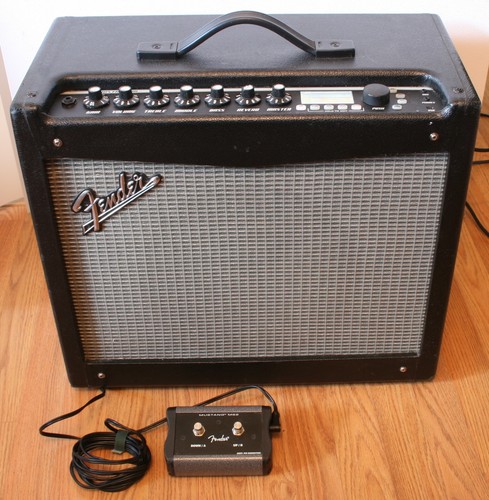 Fender Mustang III (v.2) 100W Modeling Guitar Amplifier With Foot ...