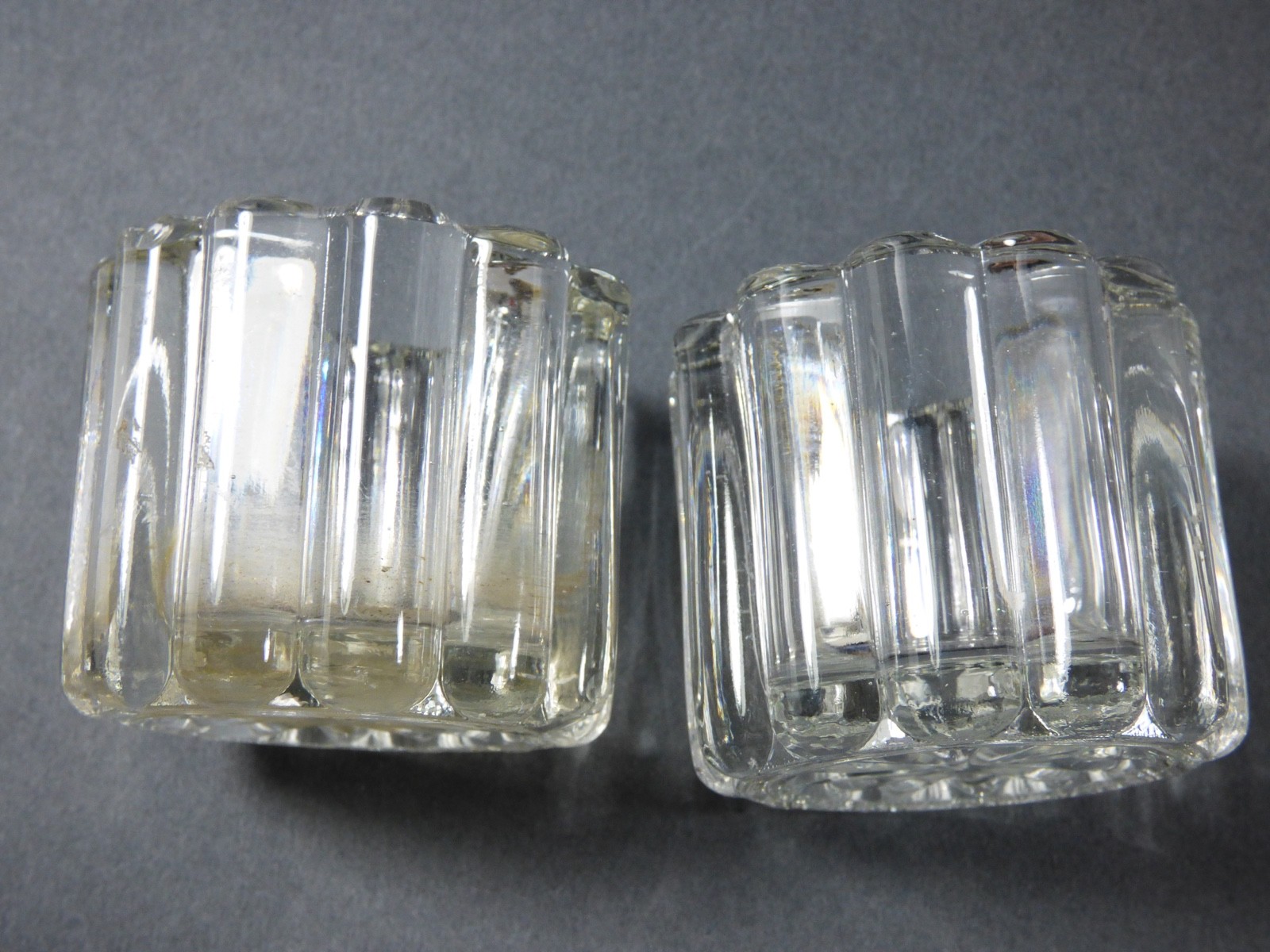 VTG SET OF 2 CLEAR GLASS RIBBED INDIVIDUAL OPEN SALT BOWL CELLAR JARS ...