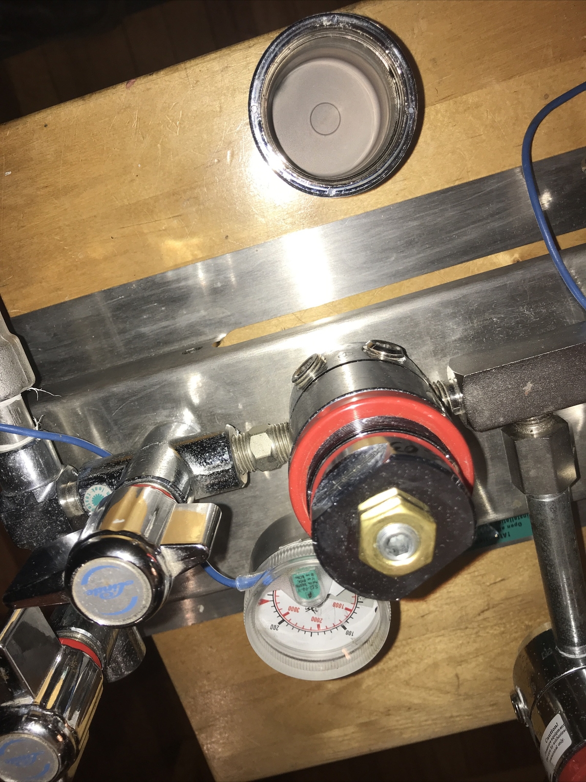 LINDE HiQ A 208 A208 Semi-Automatic Gas Panel; RB200/1 -150 regulator ...