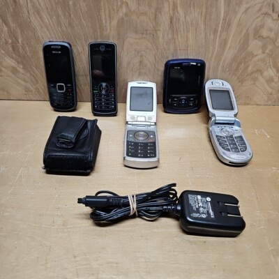 Lot 5 Vintage Cell Phones Motorola Flip Turn On Flip Samsung Nokia ...