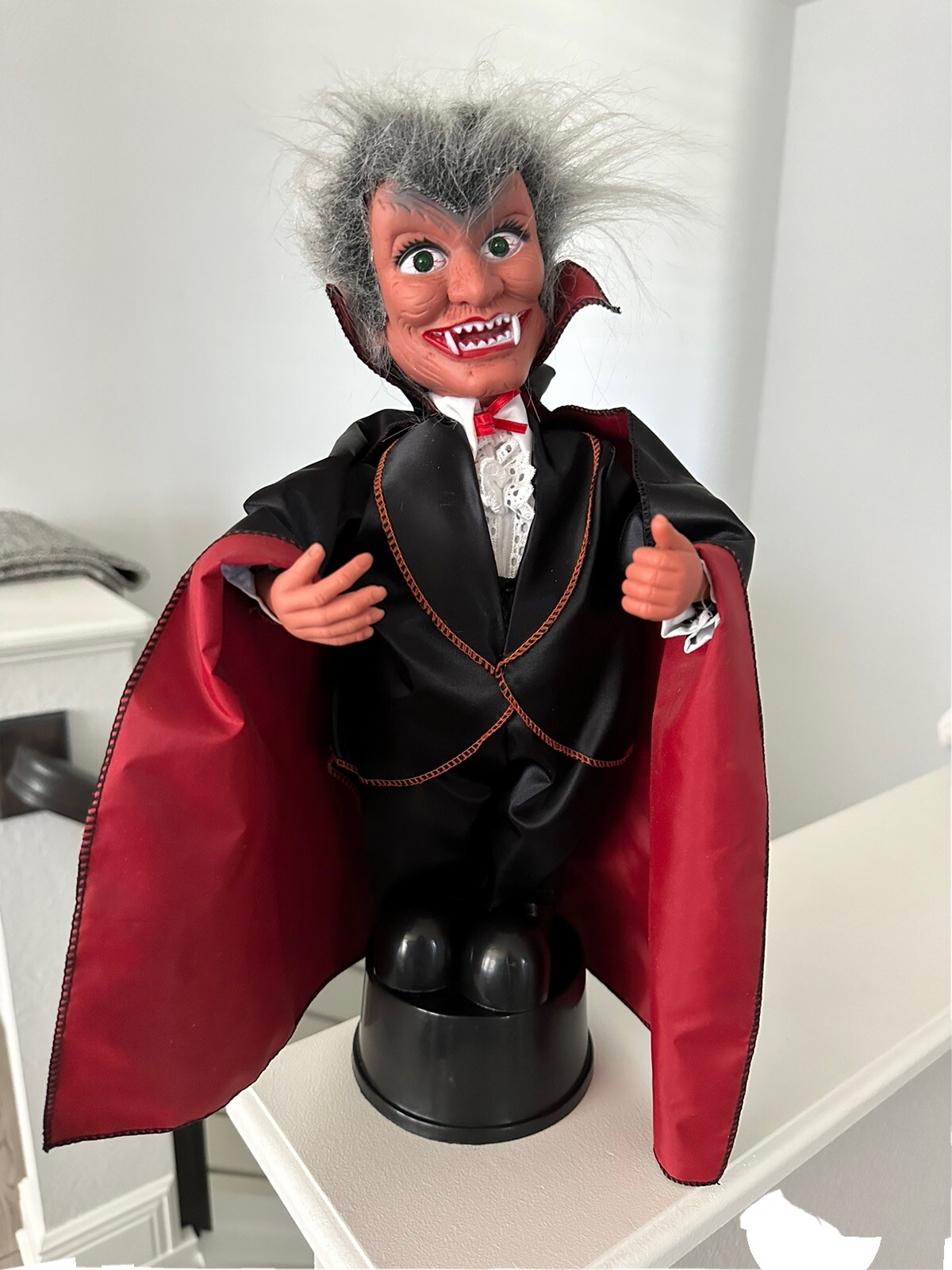 Vintage Dracula Animated Vampire Halloween Figure Moves And Eyes Light ...