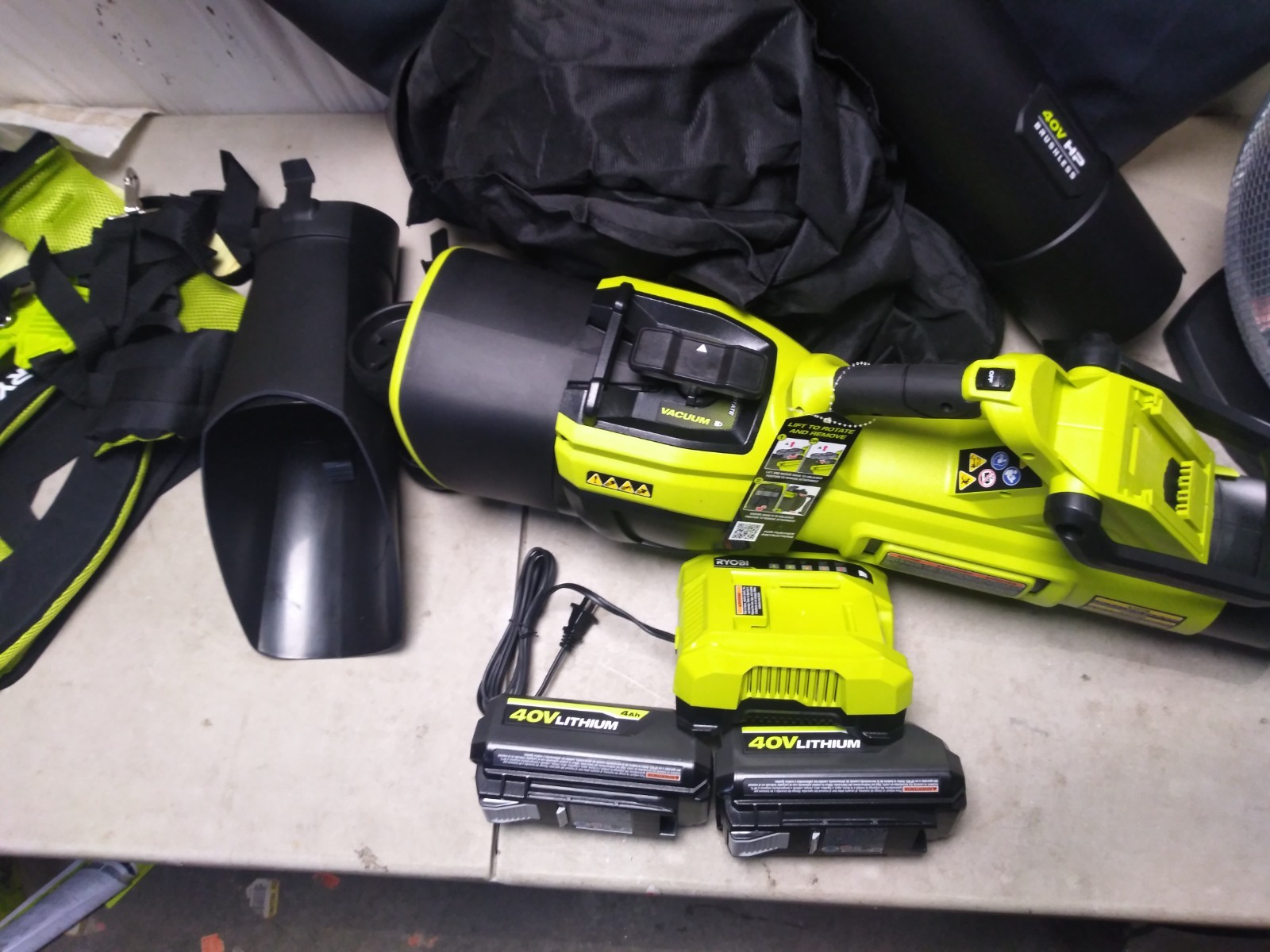 RYOBI RY404015VNM 40V Cordless Blower/Leaf Mulcher/Vacuum 2 4Ah ...