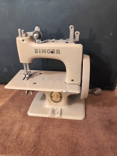 Vintage Singer Mini Sewing Machine Hand Crank Miniature Vintage | eBay