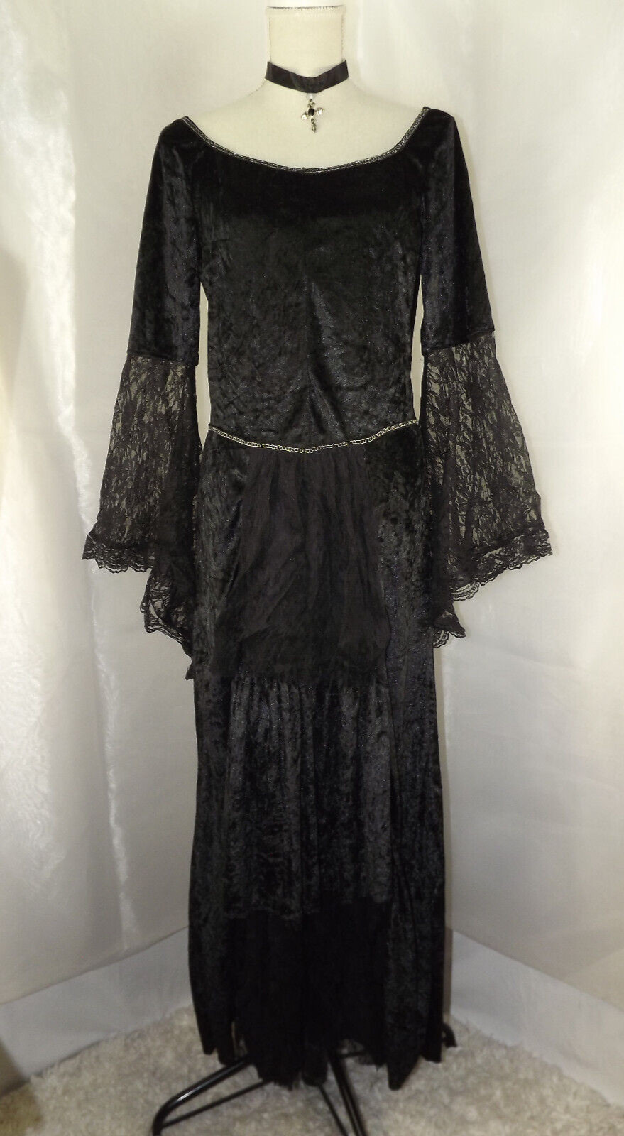Costumes USA Elvira Mistress Of Dark Lace Velvet Dres… - Gem
