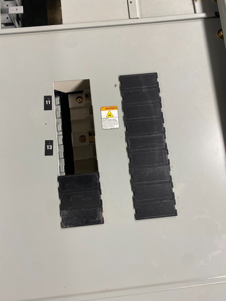 Eaton PRL4 Panelboard 800A 480/277V 3PH 3R Enclosure PDG43G0800FNNN CAN ...