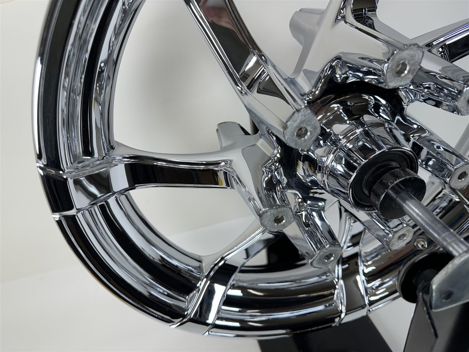 Harley-Davidson 2011 Road Glide CVO Wheels Agitator Chrome F 18x3.5 R ...