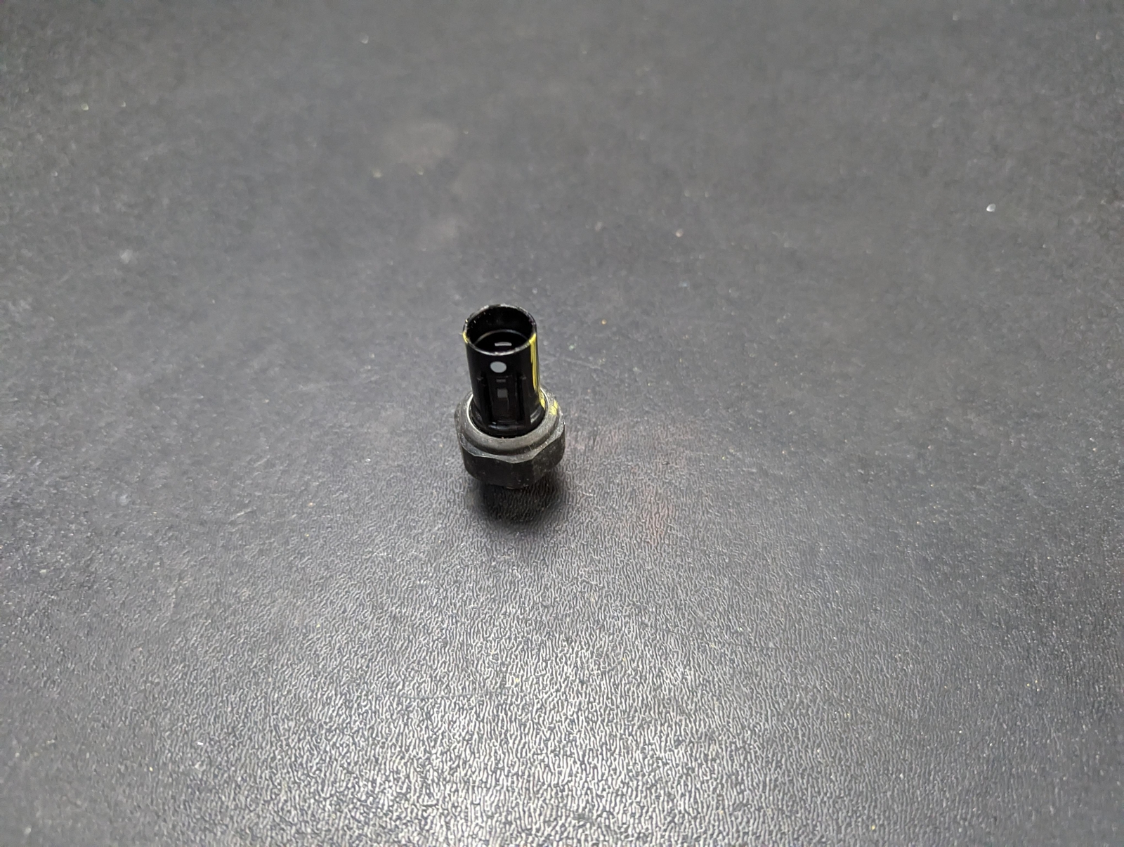 Engine Oil Pressure Sensor 2018 Kia Optima 94750-37100 2016 2017 2019 ...