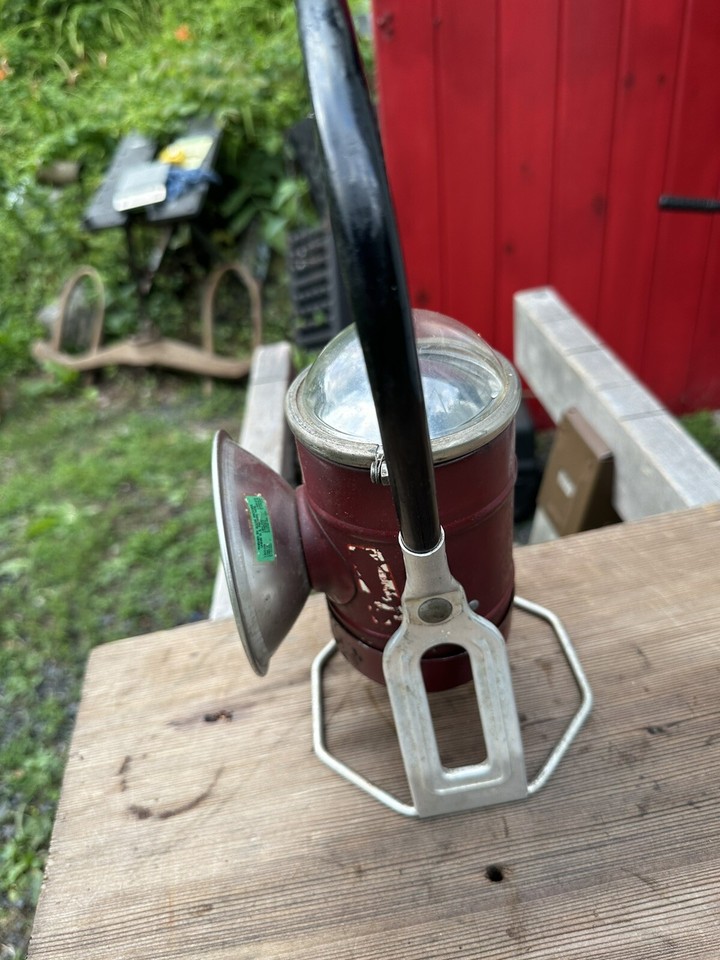Vintage Battery Operated Economy Electric Lantern Co. Hand-Held Lamp ...