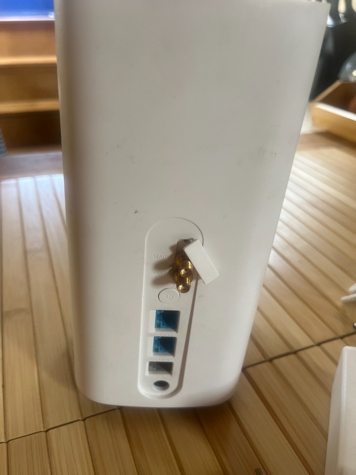 HUAWEI H112-370 5G CPE Pro Router 4G / 5G (Three / Smarty Network) / Wi ...