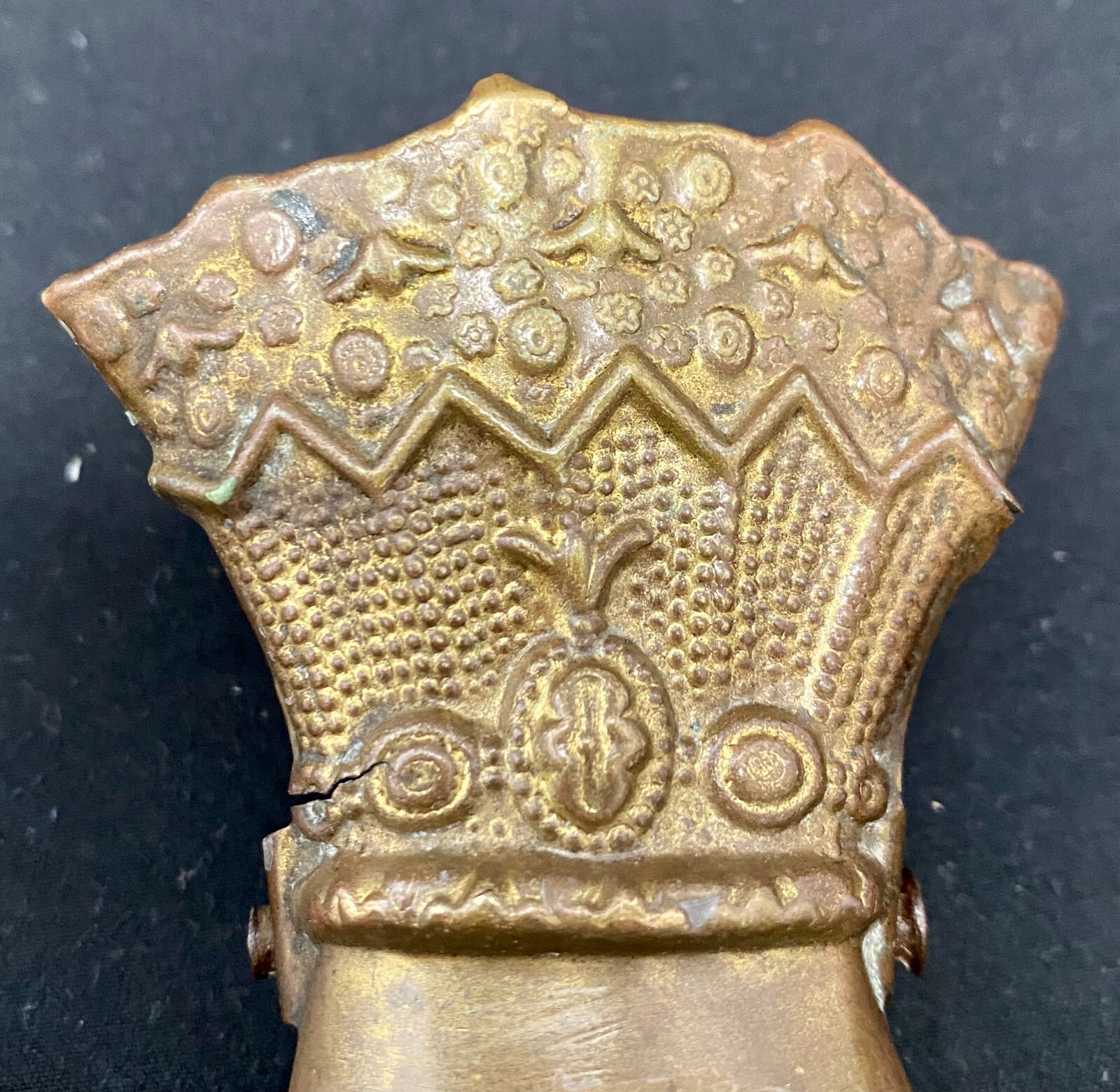 ANTIQUE BRASS ENGRAVED LADY HAND SHAPE PAPER CLIP 6.3" FOR DESK OR WALL ...