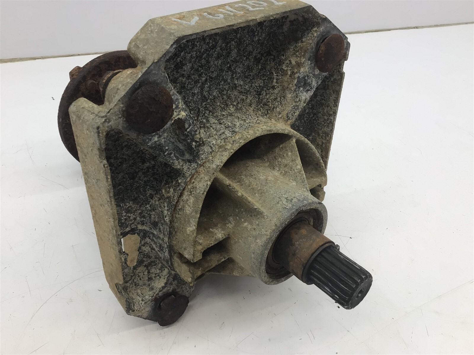 JOHN DEERE 4X2 6X4 GATOR REAR AXLE HUB AND HOUSING VG11202 M119715 | eBay