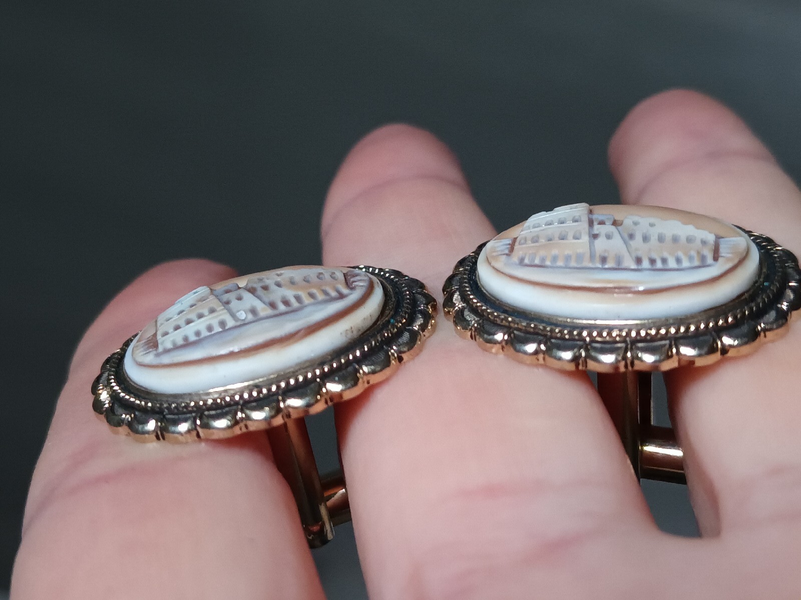 Unusual Vintage Coliseum Carve Shell Cameo Rome Italy… - Gem