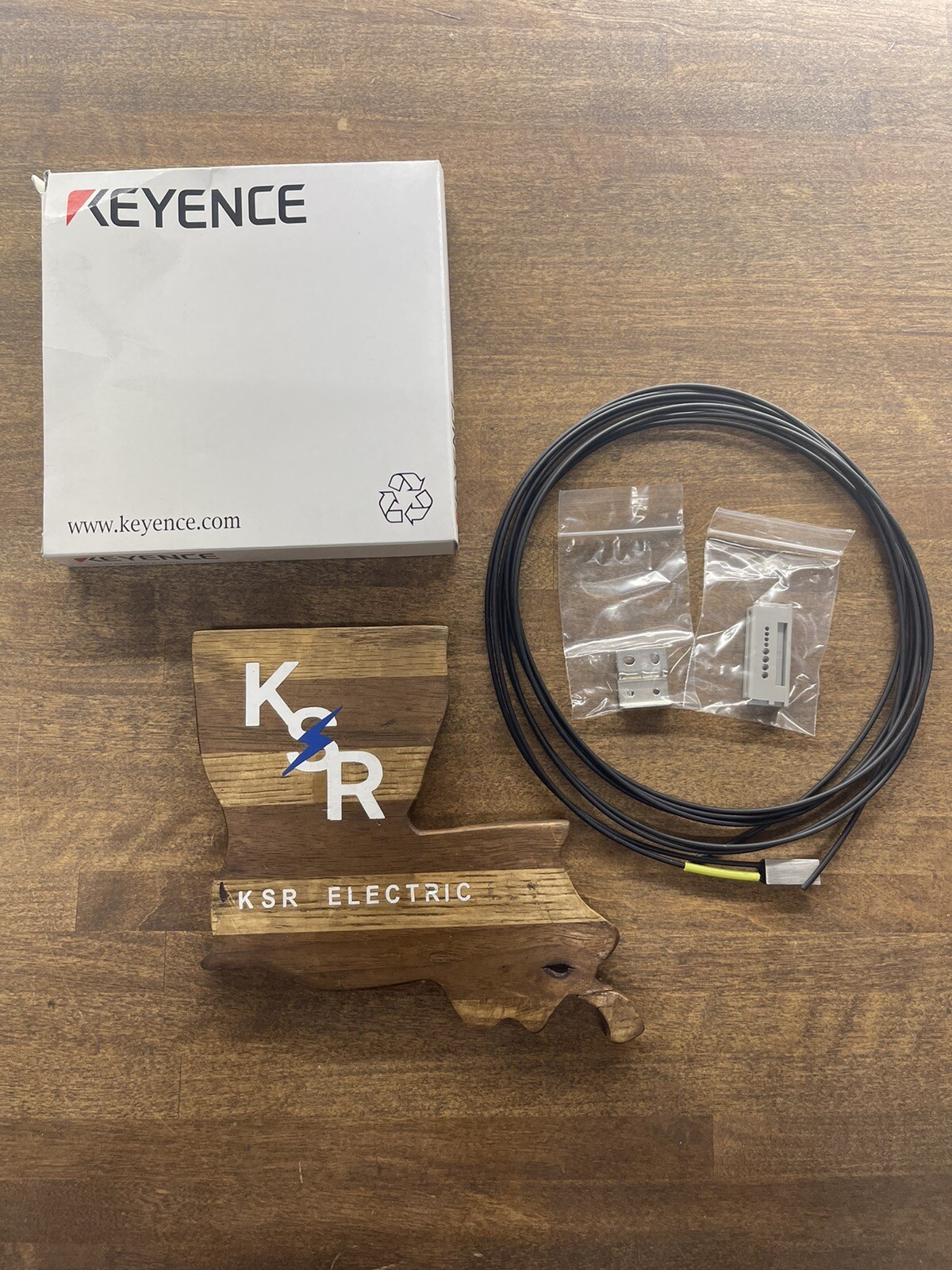*New* KEYENCE FU-40 FIBER OPTIC SENSOR - Melanie Estates