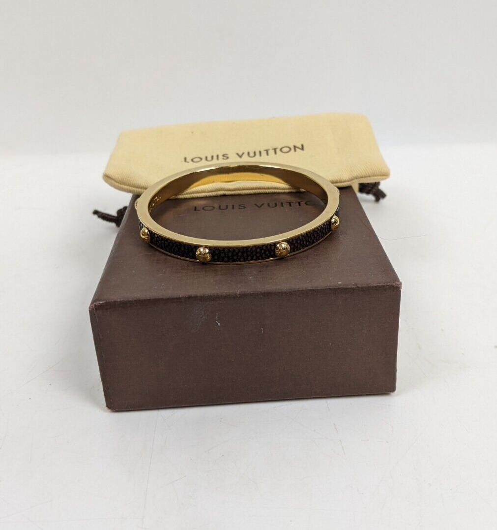 Luis Vuitton Gimme A Clue Black Stingray Leather Gold Tone Luis Vuitton Gimme A Clue Black Stingray Leather Gold Tone