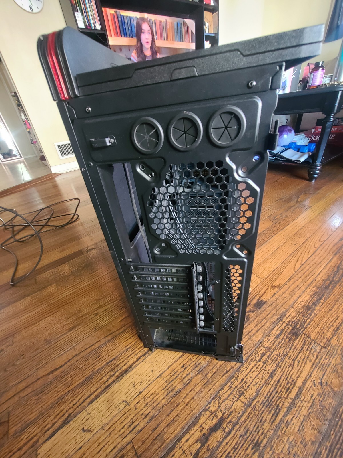 Thermaltake Level 10 GT Black Steel, concept case designed by BMW ...