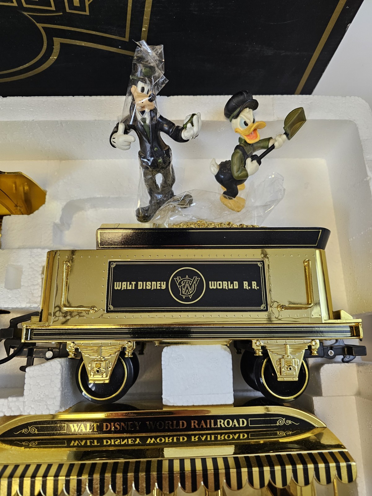 WDW Walter E Disney Golden Edition G Scale Railroad Train Set - LE #216 ...