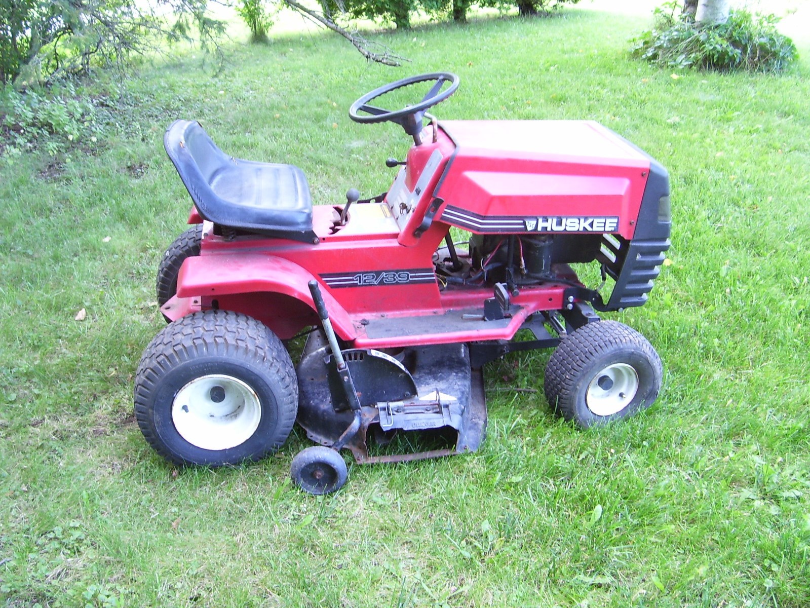 HUSKEE 12 / 39 LAWN TRACTOR, WITH 39" CUTTING DECK 12HP : | eBay