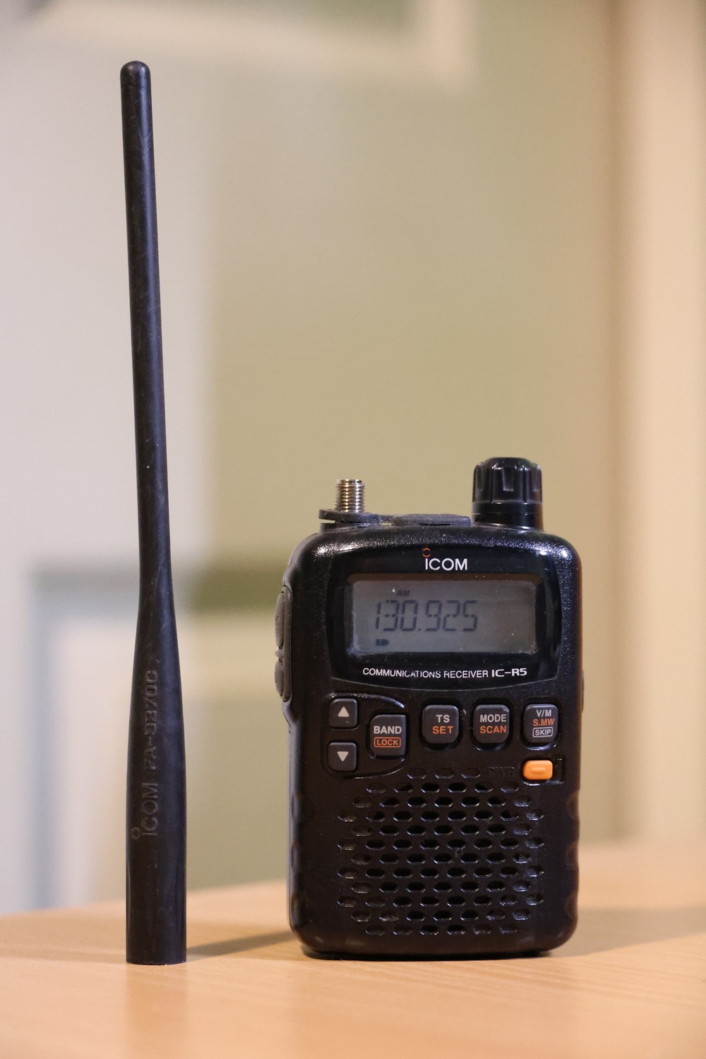 Icom IC-R5 Handheld Radio Scanner Wideband Airband Receiver | eBay UK
