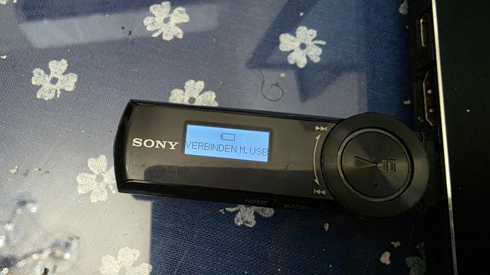 Sony MP3 NWZ-B172F Protable Music Player 2GB Walkman USB MP3 | eBay