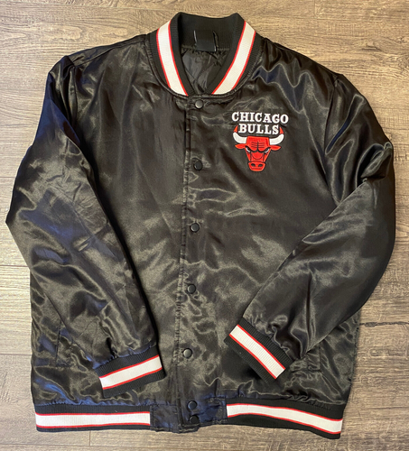 Chicago Bulls Ultra Game NBA Jacket Size Medium Black Red Satin Quilted ...