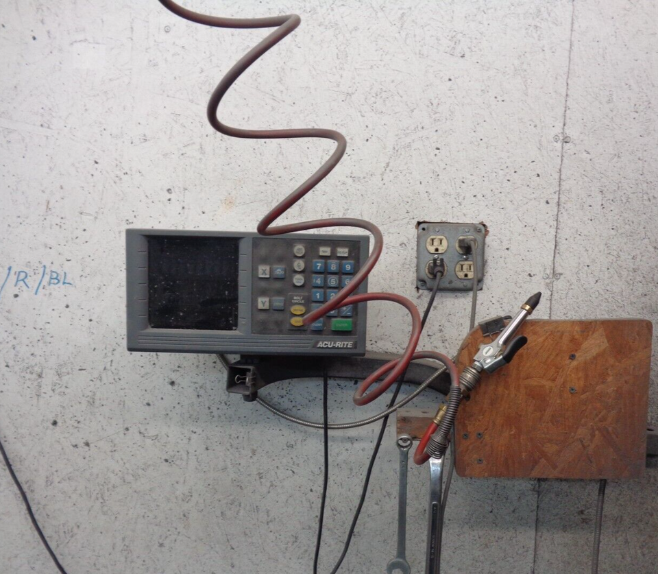 CLAUSING -ATLAS # 8520 MILLING MACHINE 110Volt Hooked up to power and ...