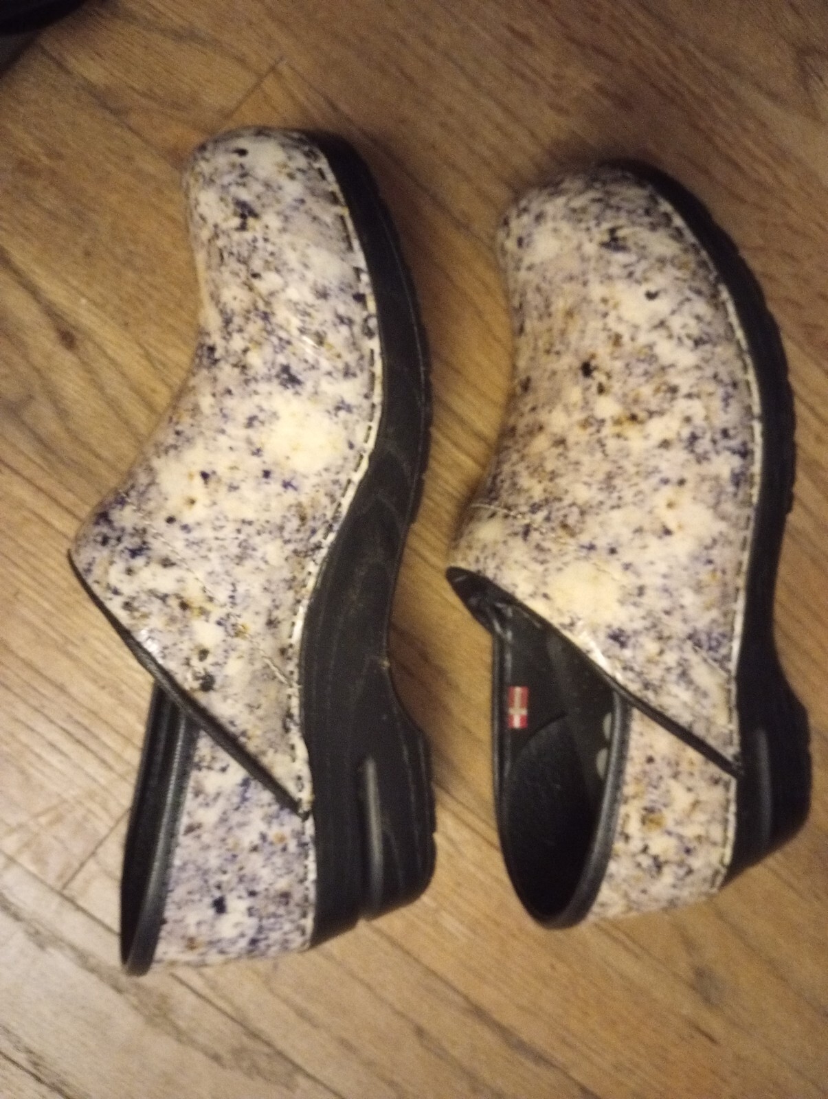 Pre-owned Sanita Original Danish Clog Beige/Blue Patent Leather Women's ...