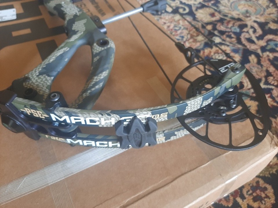 PSE Mach 30 DS Carbon 70lb RH in Kuiu Verde Custom Strings with Peep ...