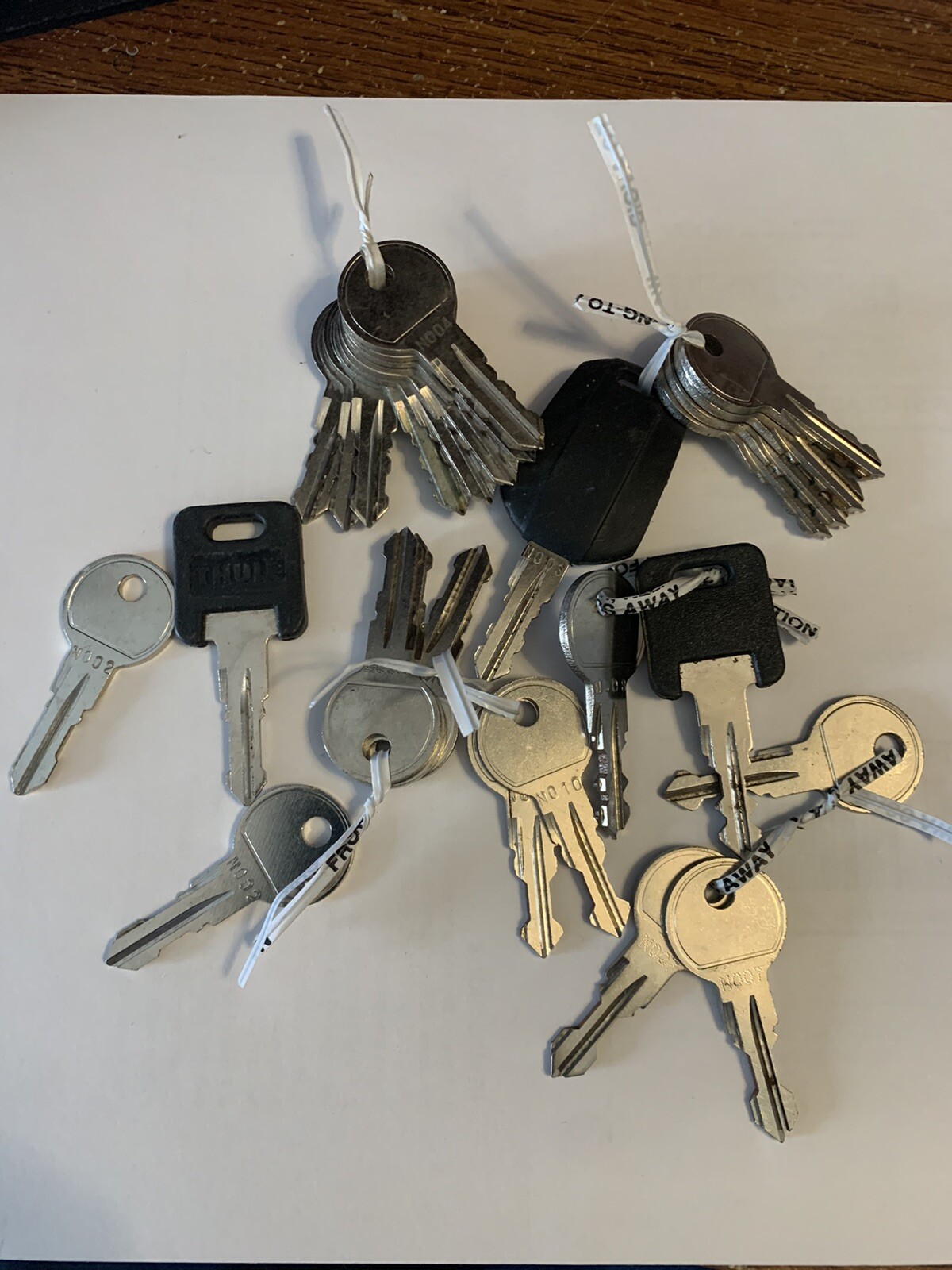 Set of 4 Thule Lock Cores with 2 Keys and One Installation Key N087 ...