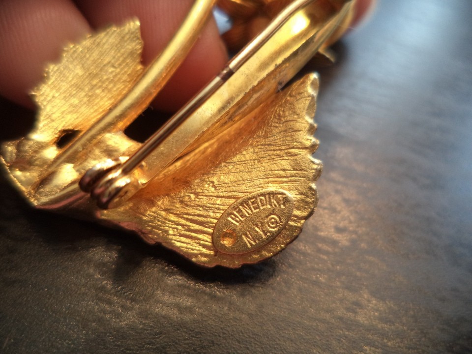 STUNNING VINTAGE ESTATE SIGNED BENEDIKT NY GOLD TONE FLOWER 2.5" BROOCH ...