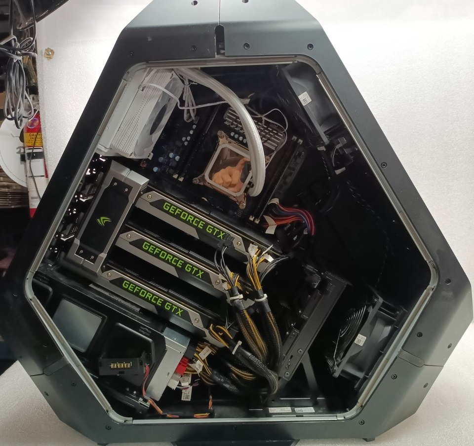 Alienware Area-51 R2 PC i7-5930K 32GB RAM 500GB SSD + 4TB HDD 3x GTX ...