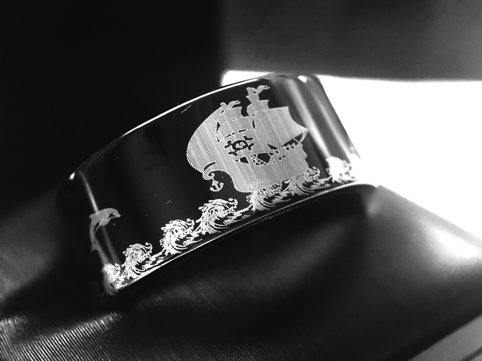 Mens Tungsten Ring, Pirate Ship Pattern Engraved Black Tungsten Carbide ...