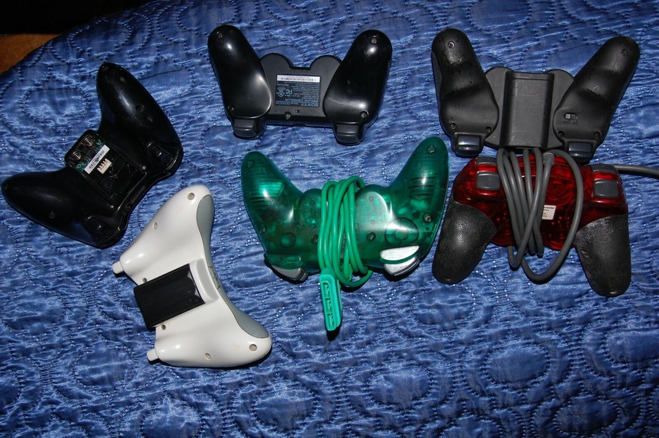 Lot of 6 Random Controllers Sony, Xbox One Sold for parts | eBay
