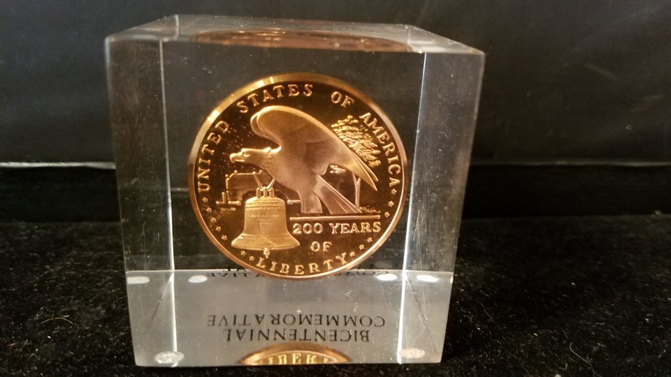 Vintage Acrylic Lucite Cube Paperweight Bicentennial Commemorative Coin ...