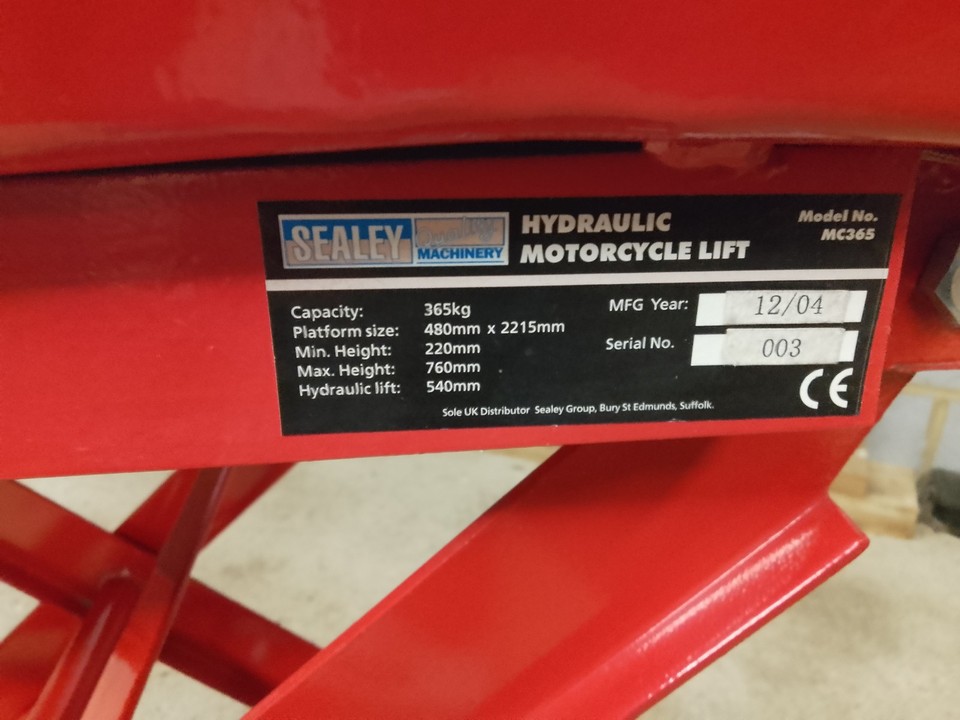 SEALEY MC365 HYDRAULIC MOTORCYCLE LIFT MOTORCYCLE MUST HAVE CENTRE ...