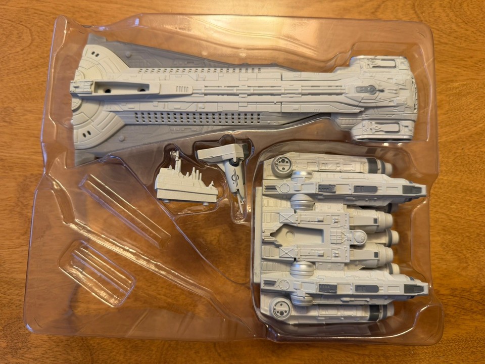 Star Wars Galactic Star Cruiser Chandrila Star Line The Halcyon Model ...