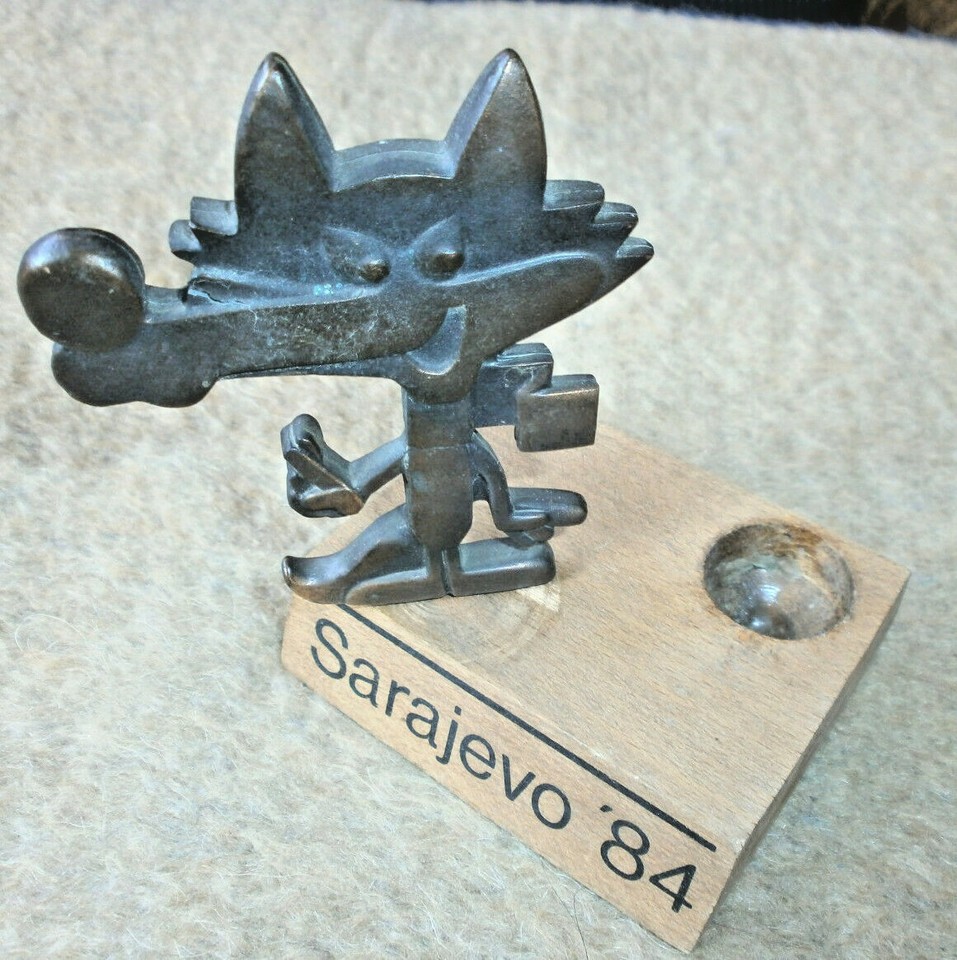 🔴OLYMPIC 1984 SARAJEVO, VUCHKO Mascot Metal figure on the pedestal of ...