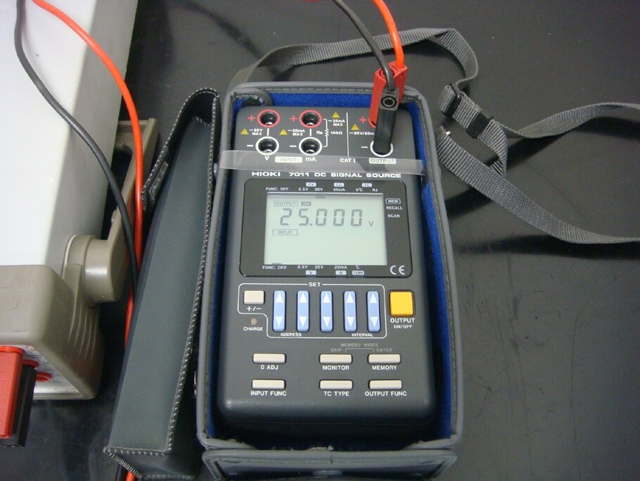HIOKI 7011 0-25.000V 25.000mA DC Signal Source | eBay
