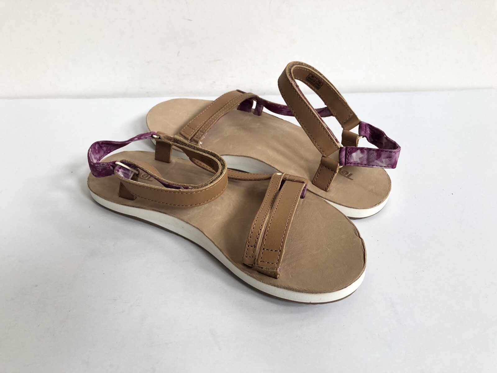 TEVA SLIM UNIVERSAL TAN LEATHER STRAPPY SHOE US 7 / EU 38 / UK 5 - NEW ...