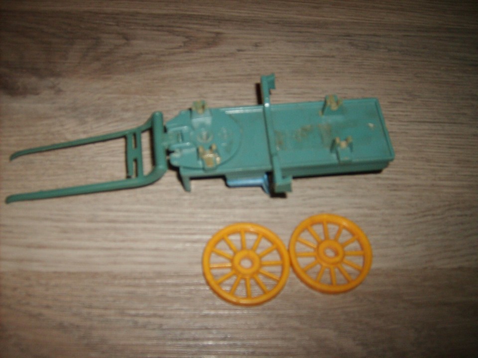 VINTAGE MARX FORT APACHE STOCKADE PLAYSET PLASTIC COWBOY & INDIANS ...