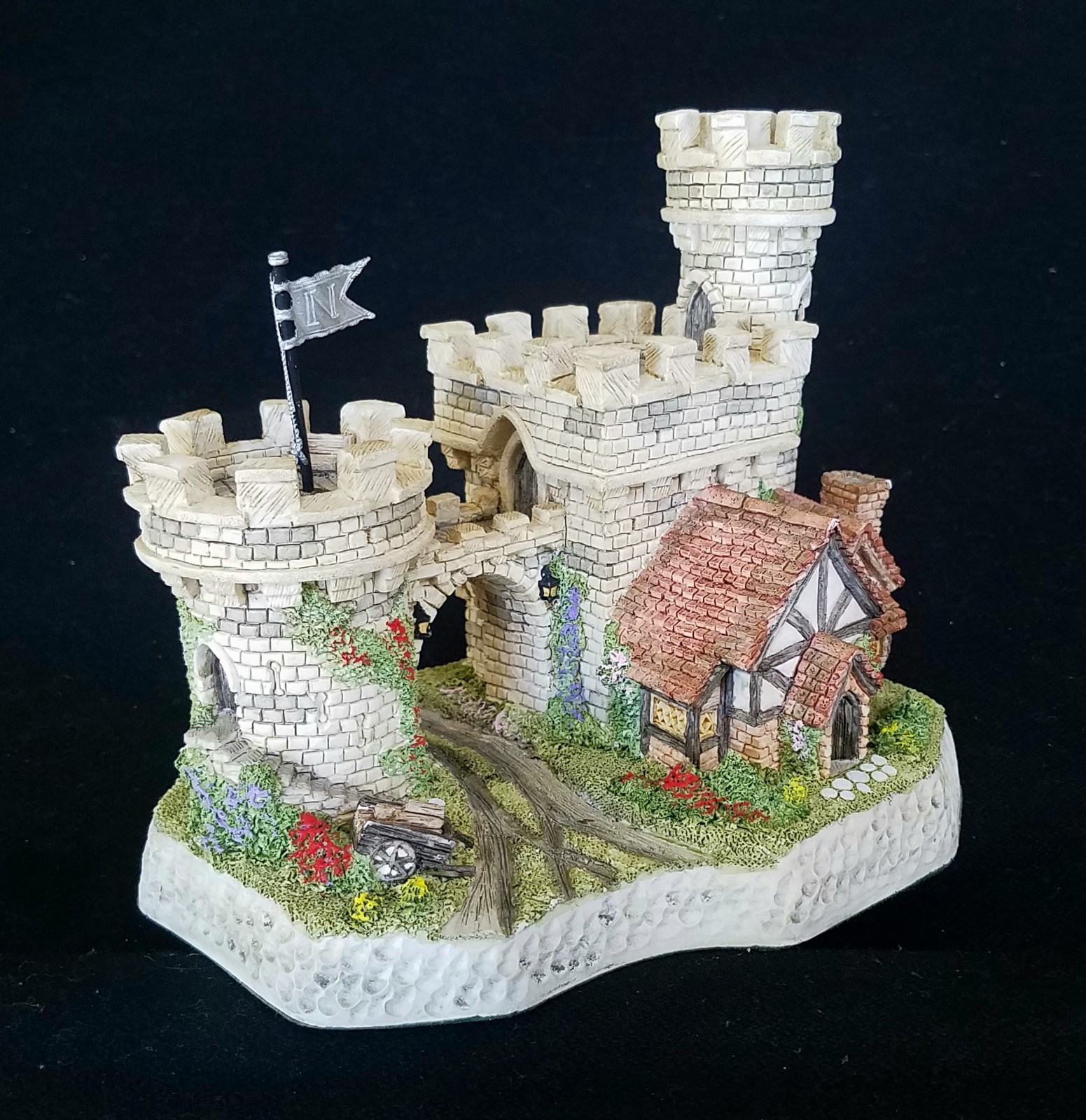 David Winter ~ GUARDIAN GATE ~ BEAUTIFUL ~ PAIR TO THE GUARDIAN CASTLE ...