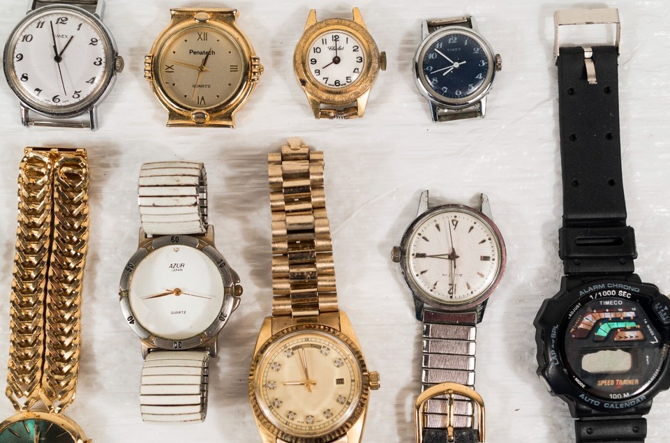 LOT OF 24 QUARTZ WRIST WATCHES MENS WOMENS Read JF 106 | eBay